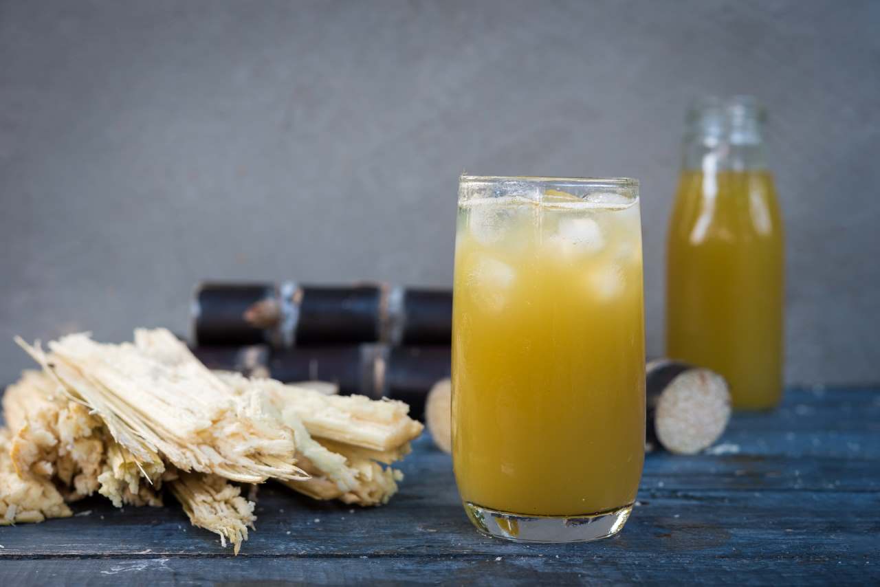 Explorando la charanda: tradición y renovación en la destilería mexicana